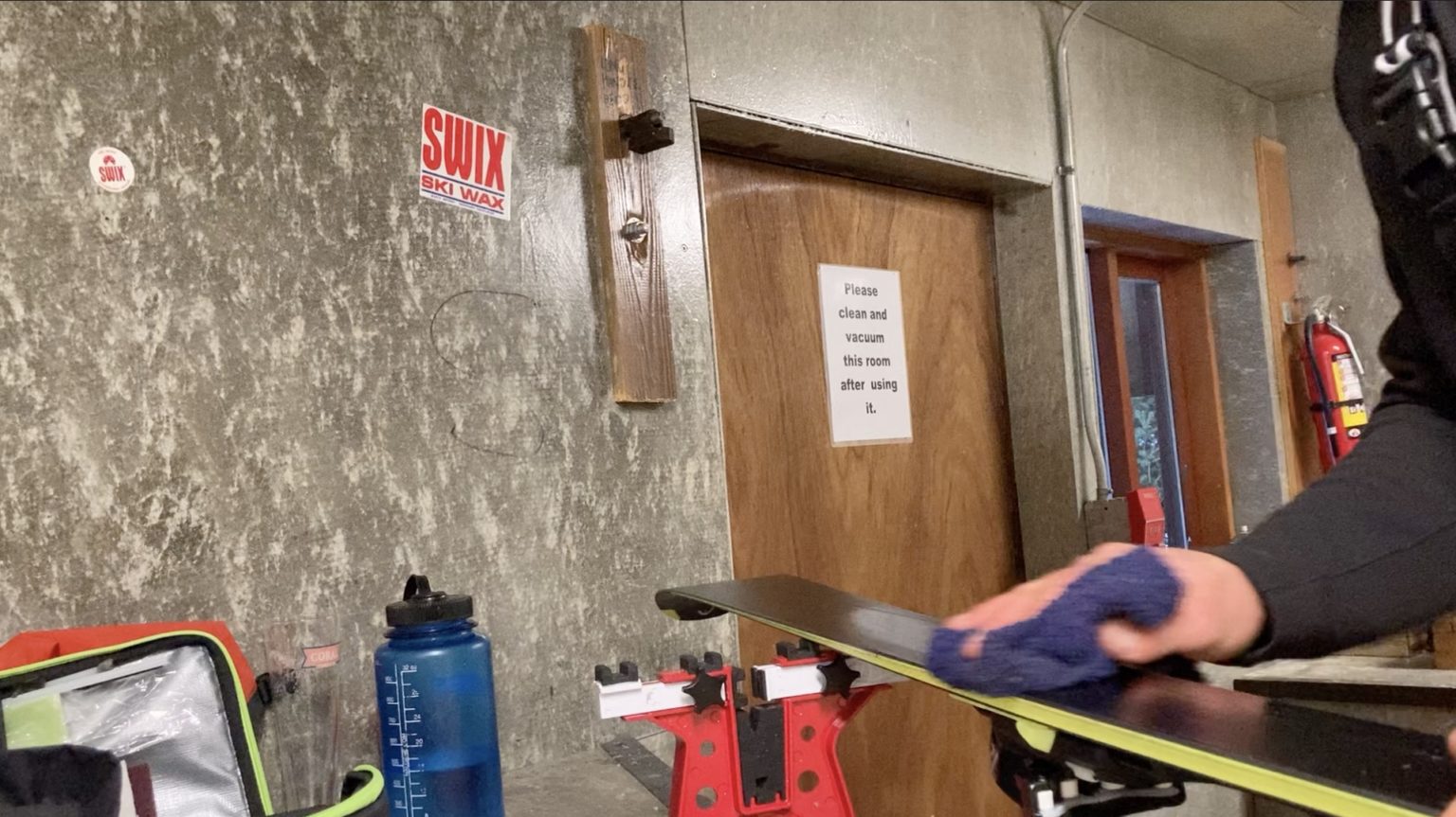 How To Wax Skis | A Beginner’s Guide to Proper Ski & Snowboard Hot ...