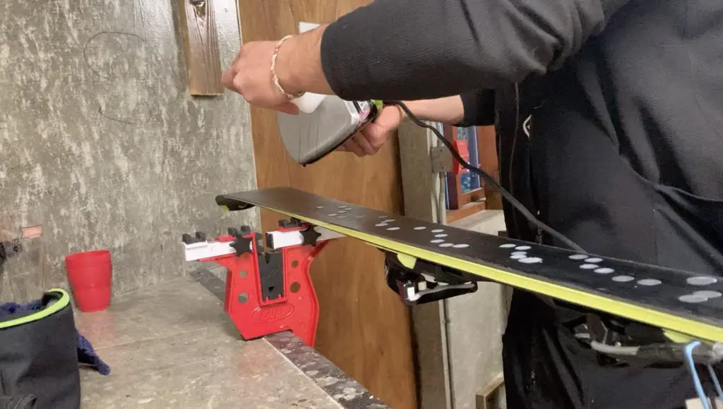 How To Wax Skis | A Beginner’s Guide to Proper Ski & Snowboard Hot ...