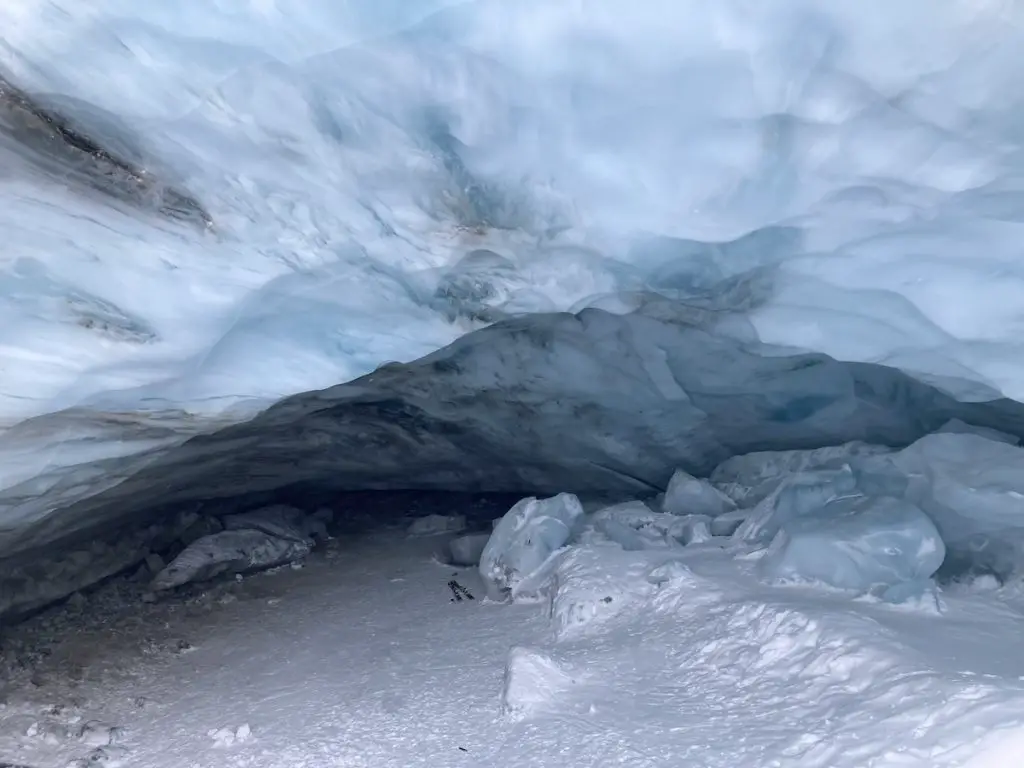 How to Find The Blackcomb Glacier ICE CAVE in Whistler – Rise & Alpine