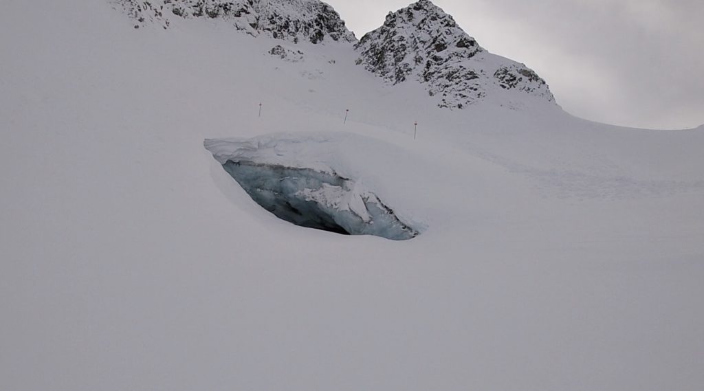 How to Find The Blackcomb Glacier ICE CAVE in Whistler – Rise & Alpine