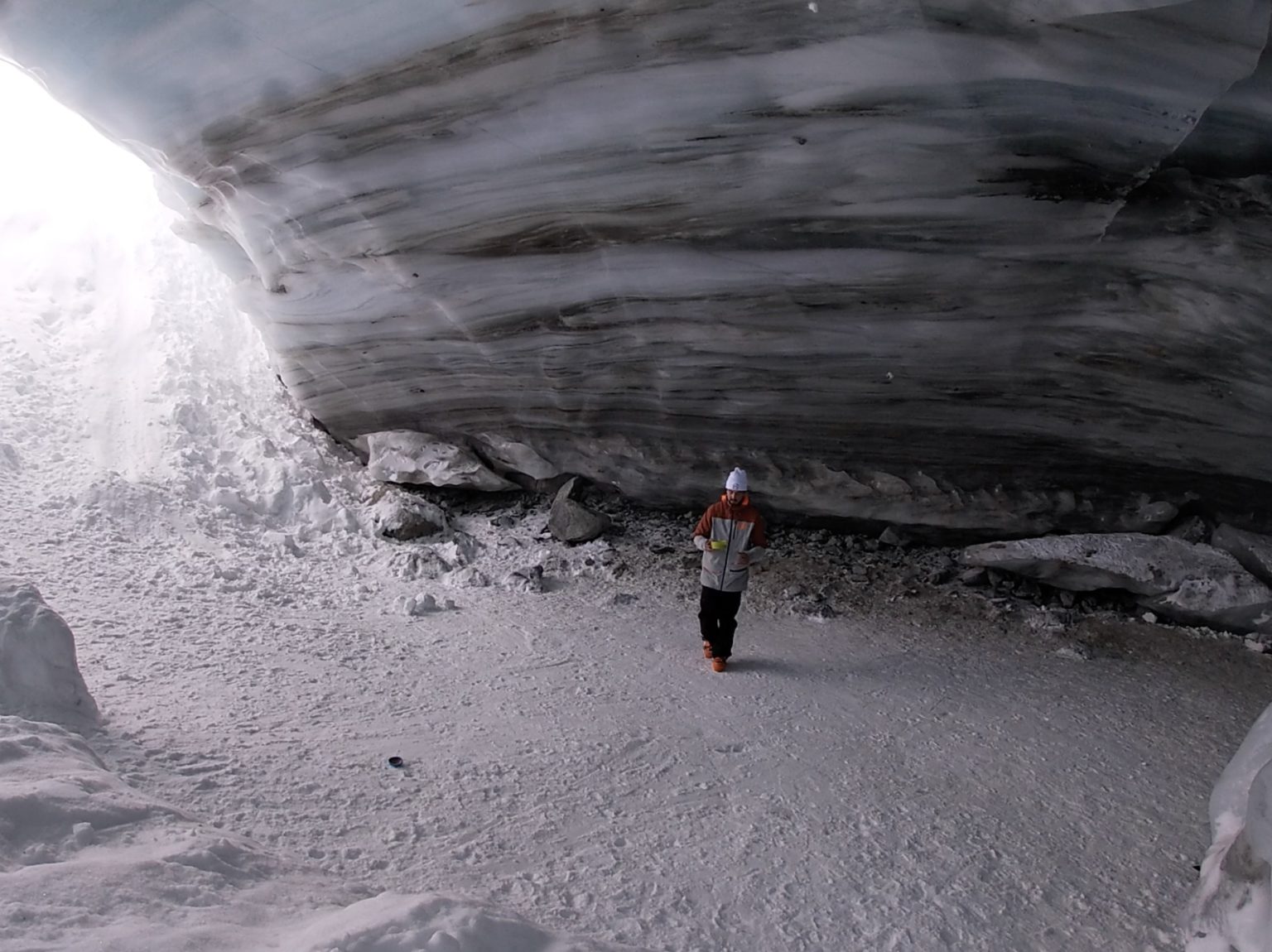 How to Find The Blackcomb Glacier ICE CAVE in Whistler – Rise & Alpine